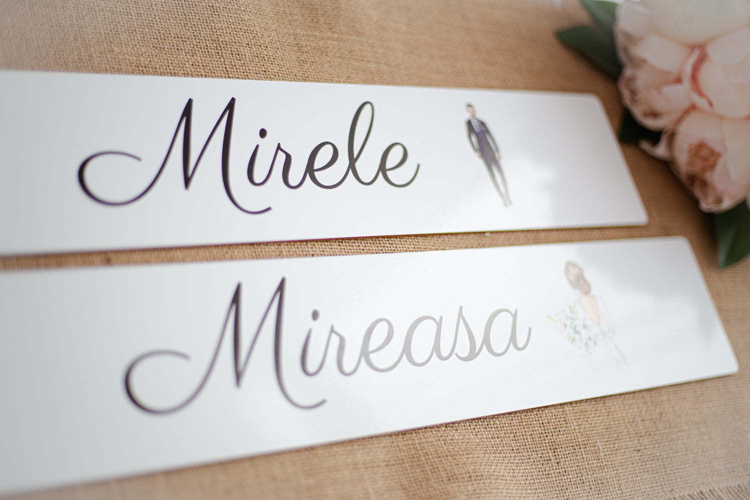 Set numere de masina personalizate mire si mireasa – Cutia cu zambete